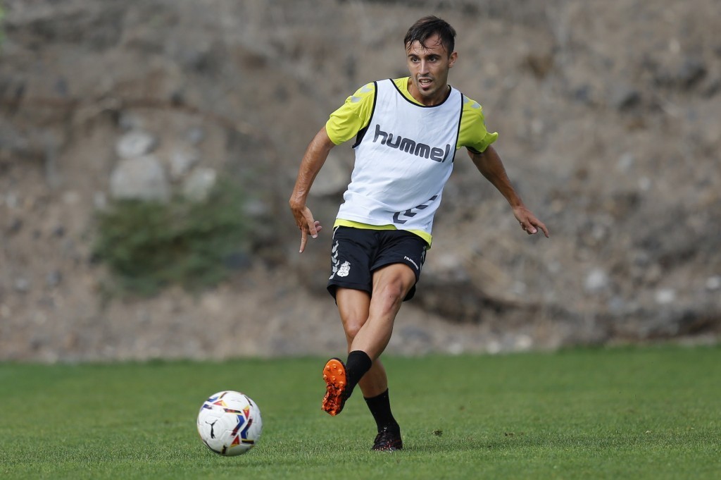 Óscar Clemente se incorpora a la plantilla tras dar negativo